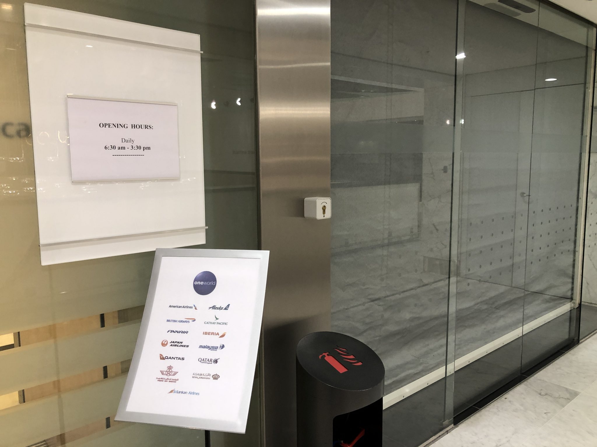 Lounge Review : パリ・シャルル・ド・ゴール空港(CDG)ターミナル2C アメリカン航空(AA)ラウンジ 「Admirals ...