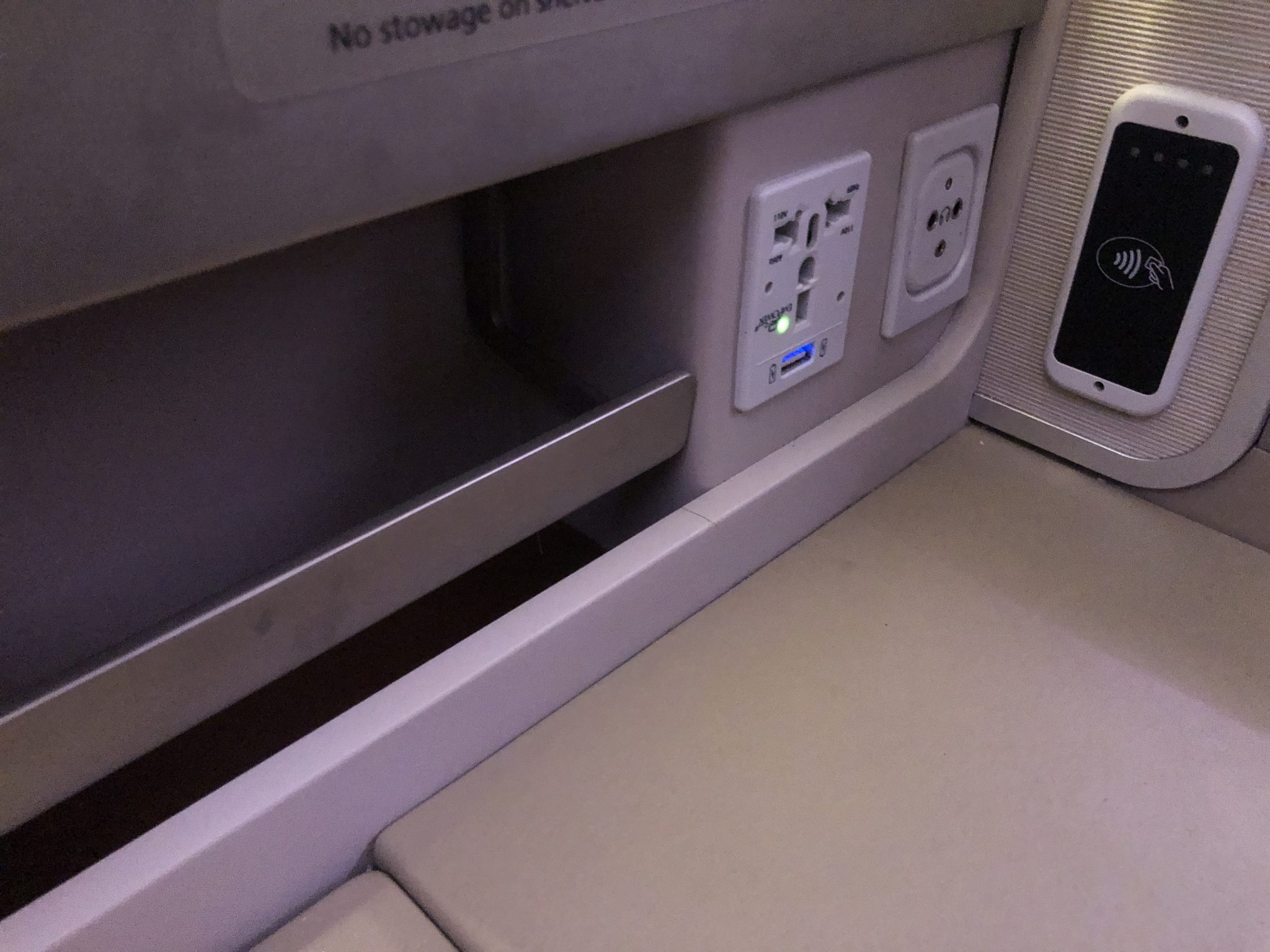 Business Class Review : 中国東方航空(MU) MU543 上海浦東(PVG) – シンガポール(SIN ...