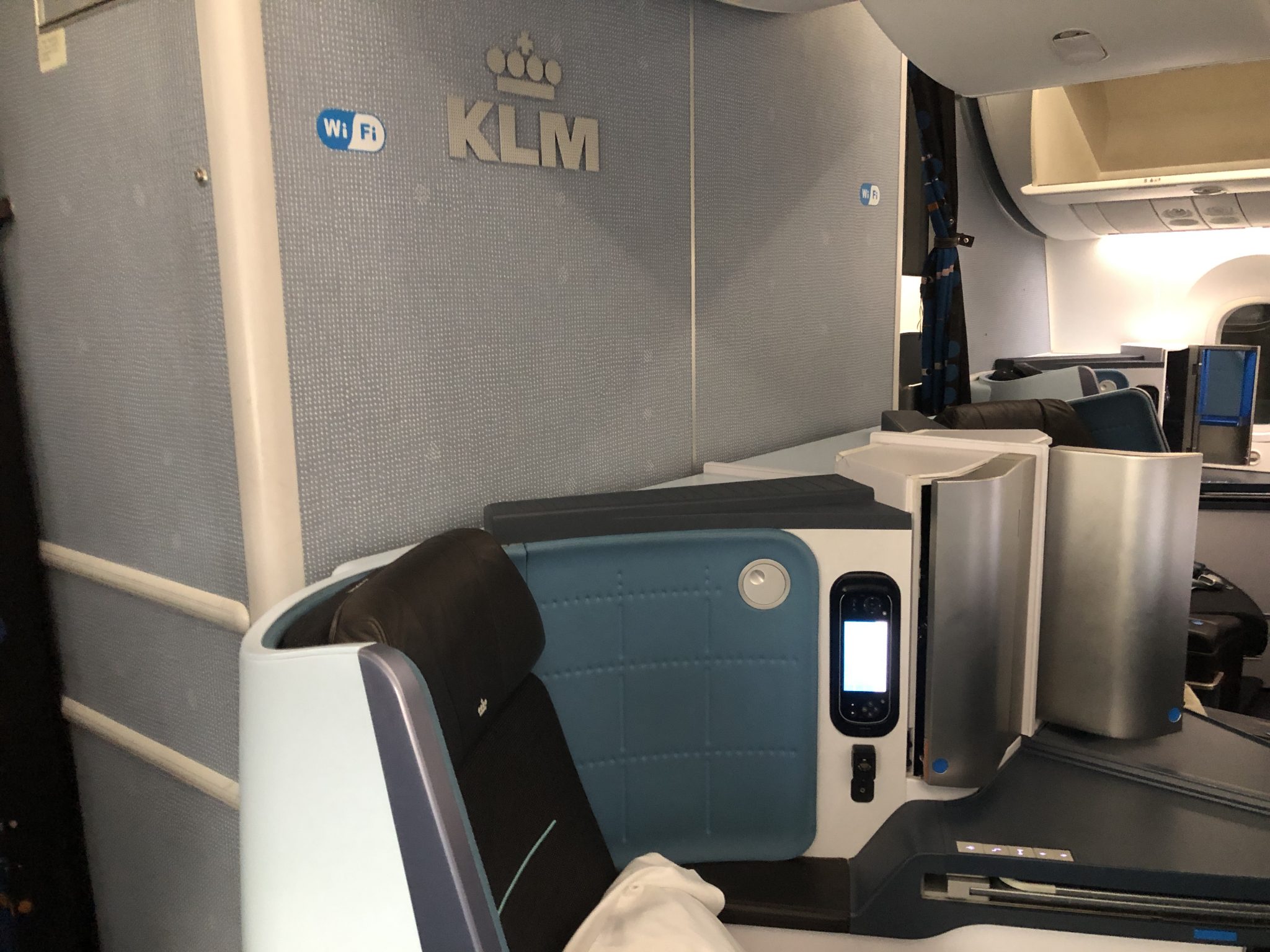 Business Class Review : KLMオランダ航空(KL) KL809 クアラルンプール(KUL) – ジャカルタ(CGK ...