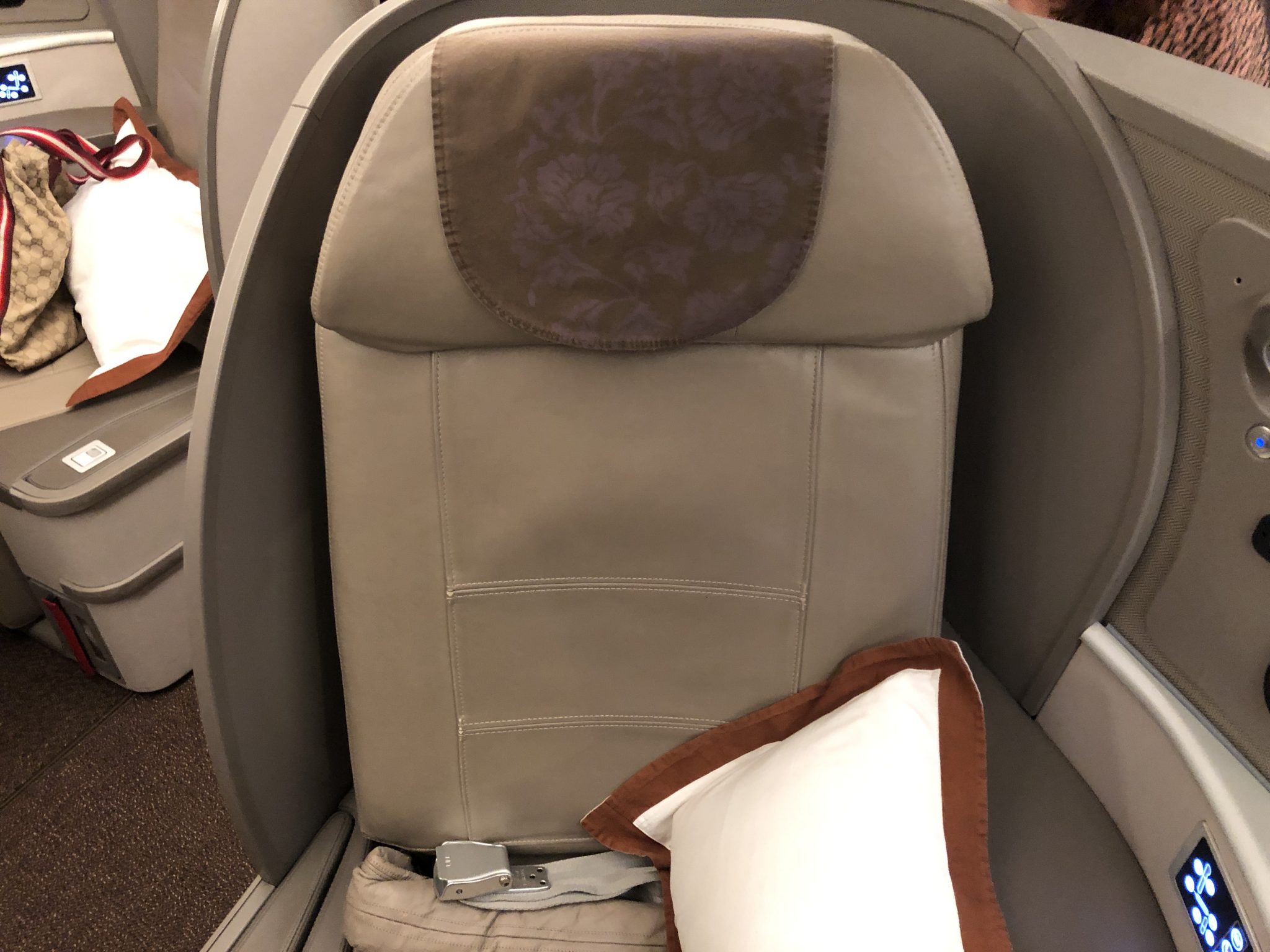 Business Class Review : 中国東方航空(MU) MU201 上海浦東(PVG) – ロンドンガトウィック(LGW ...