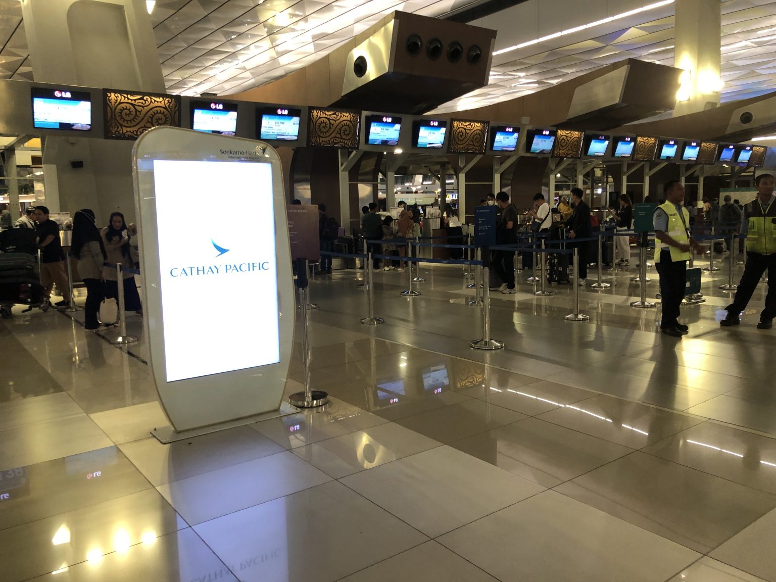 Business Class Review : キャセイパシフィック航空(CX) CX798/410 ジャカルタ(CGK) – 香港(HKG ...