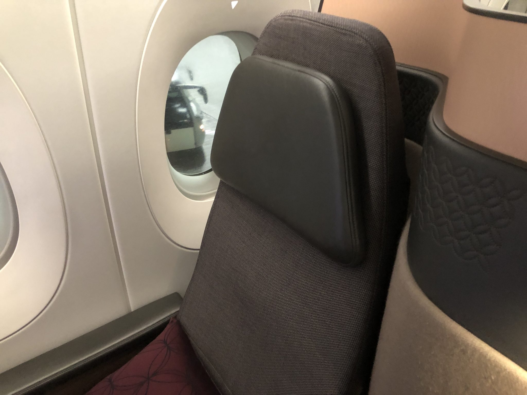 First Class Review : カタール航空(QR) QR1002 ドーハ(DOH) – ドバイ(DXB) – Voyage Avancé